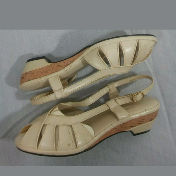happy golucky | Shoes | Vintage 96 Happy Go Lightlys Womens Peeptoe ...